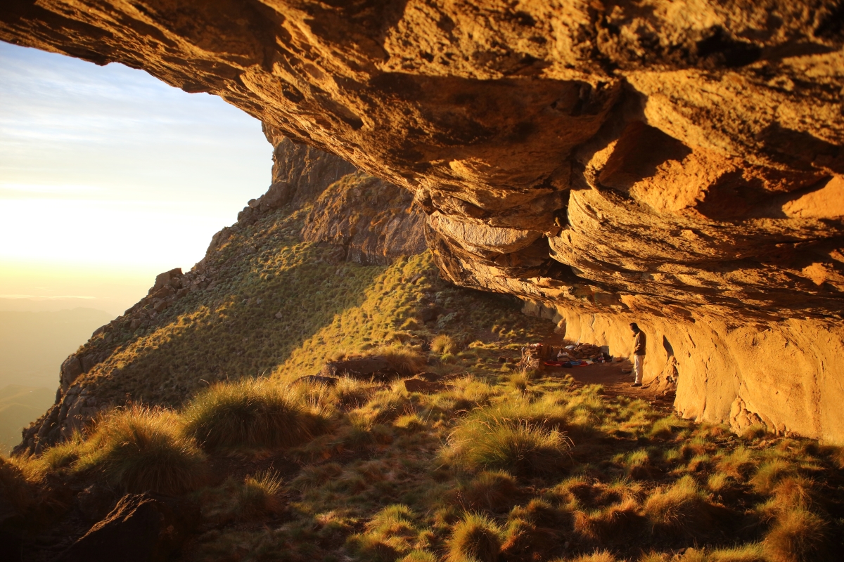 Ifidi Cave - Drakensberg Hikes - explore the Drakensberg